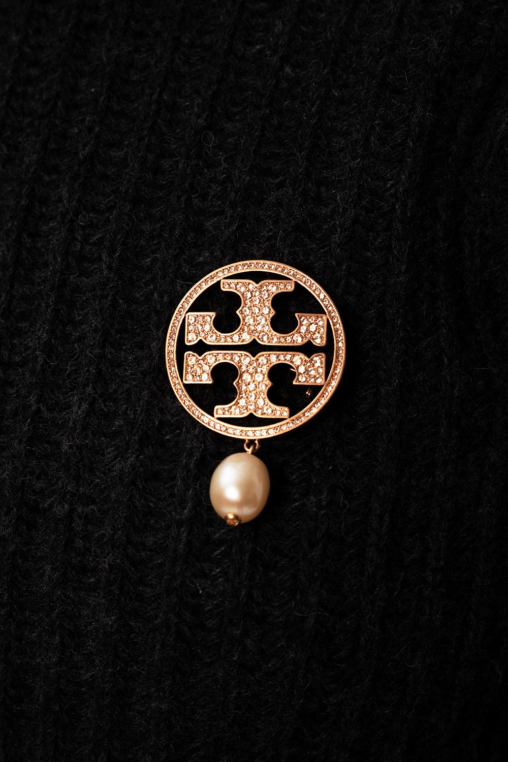 Logo brooch Tory Burch SchaferandweinerShops Comoros